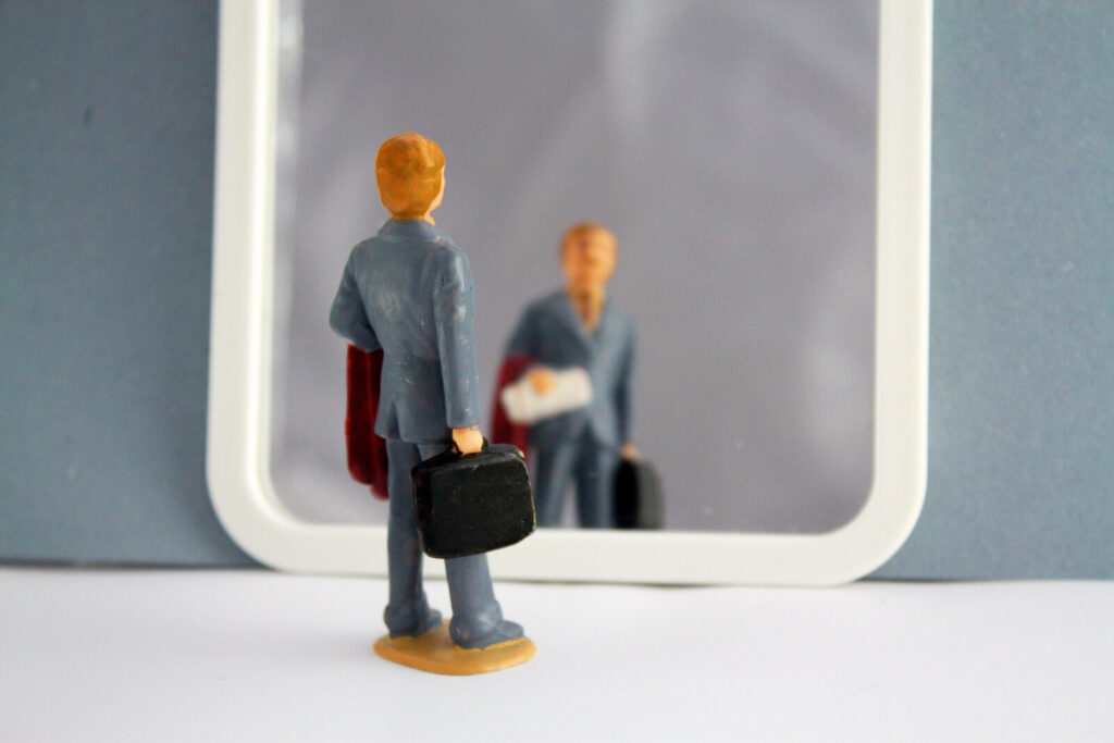 ¿QUÉ ES LA INTELIGENCIA INTRAPERSONAL? Y CARACTERÍSTICAS